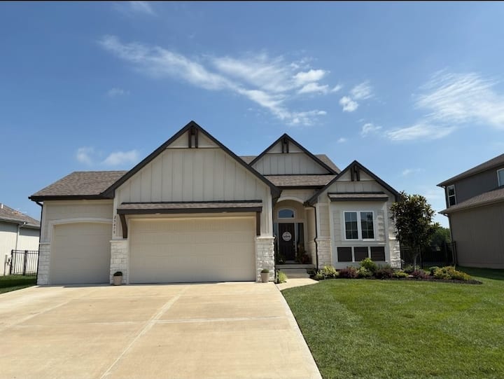Gigi's Luxury Golfcourse Oasis! - Olathe, KS