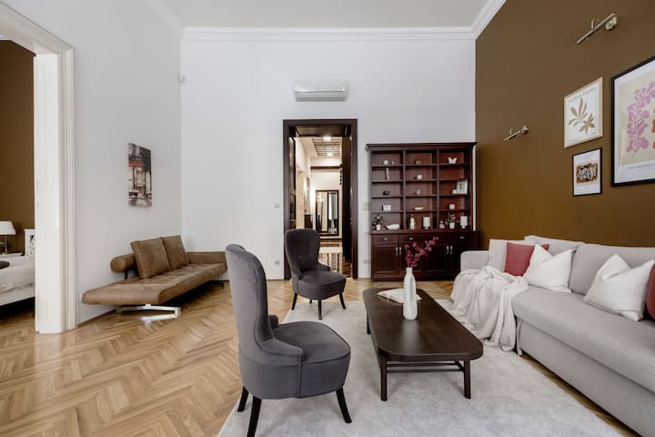 Luxe, Historic Home - Budapest