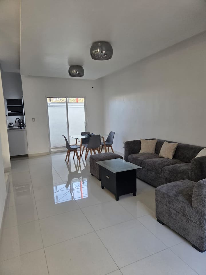 Alojamiento Completo, Casa Contemporánea. - El Paso, TX