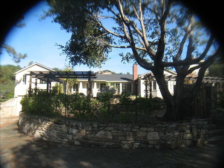 Walking Dist To 26 Wine Tasting - Carmel Valley, CA