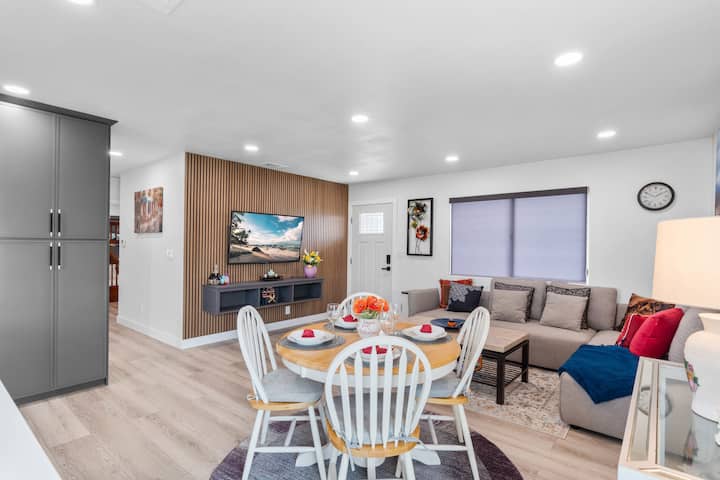 New Modern Gem : Bbq, Yard – Near Hb & Disneyland - Huntington Beach, CA