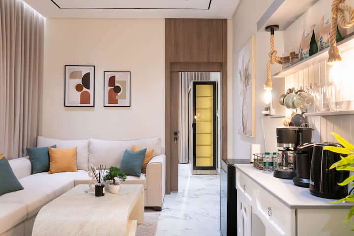 شقه بغرفه نوم وصاله فخمه دخول ذكي 
 
Söz Suites - Dammam