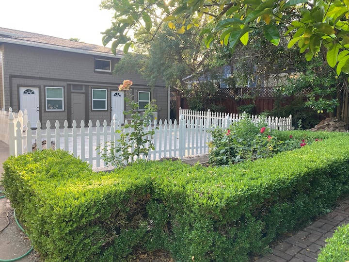 Cozy Carriage House - Cloverdale, CA