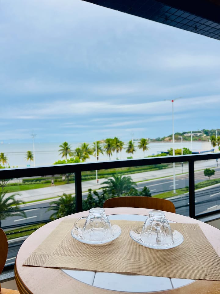 Vista Para O Mar E Clima Animado - Vitoria