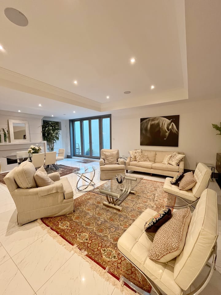 Walk-out Luxury Basement With Gym & Theatre - Markham