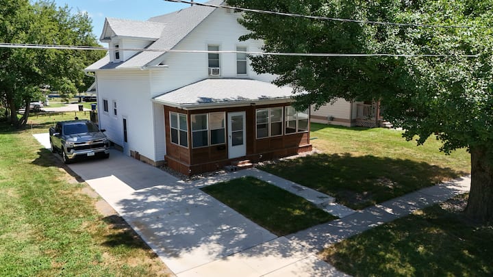 Drake University Stay • Parking • 3br Comfort! - Des Moines