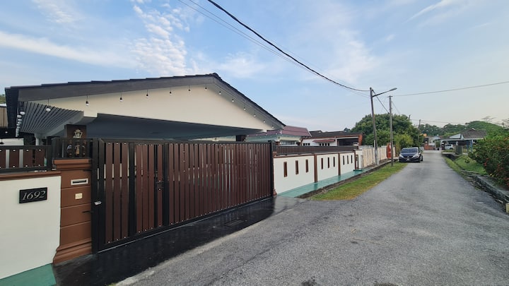 Aurora Hideaway 7r 7b - Port Dickson