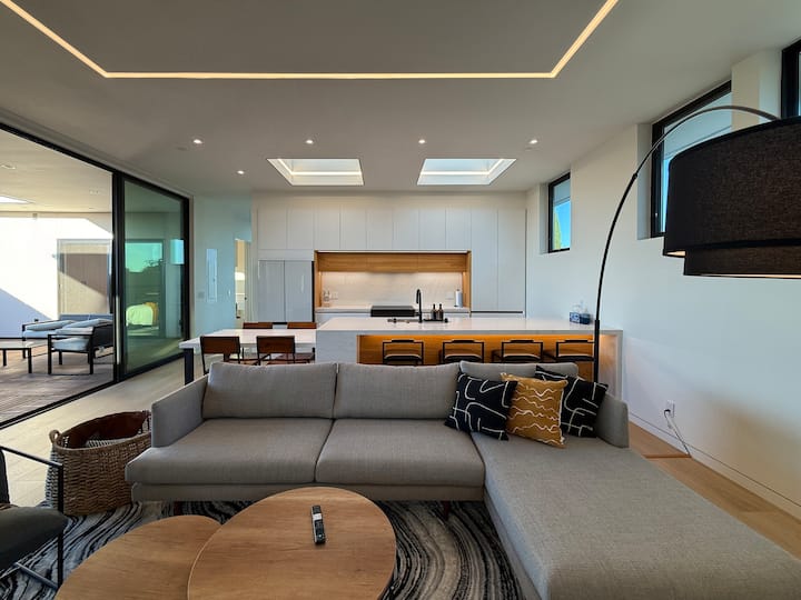 Modern 2br/1ba With Large Patio And Pool Table - Santa Clara