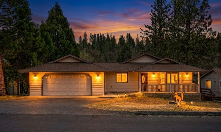 Yosemite Mountain Escape • Cozy Gas Fireplace/wifi - Groveland, CA