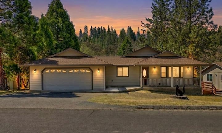 Yosemite Getaway | 2 Min To Lake | Outdoor Kitchen - Groveland, CA