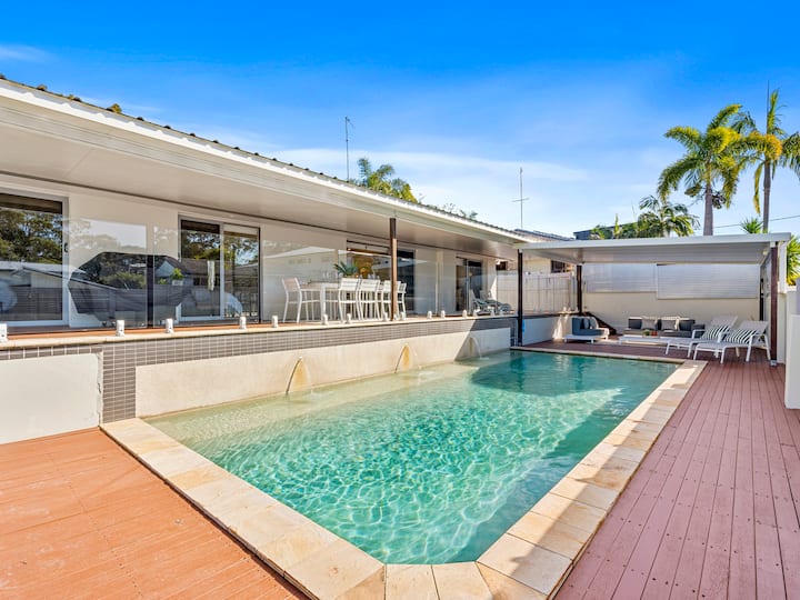 The Chill House - Heated Pool + Entertainment Area - Gold Coast