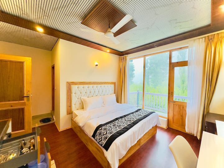 Luxurious 1 Bhk Studio Apartment + Kitchen+balcony - Manali