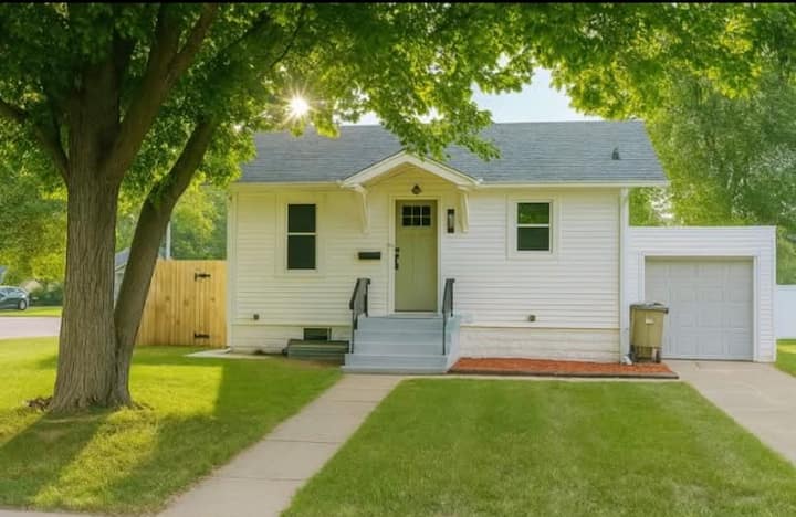Cottage Haus - Grand Island, NE