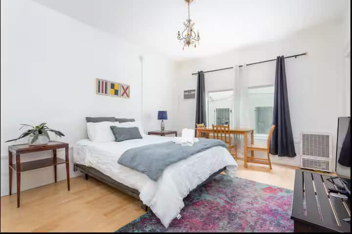 Downtown La Getaway – Studio Near Staples #3 - Beverly Hills, CA