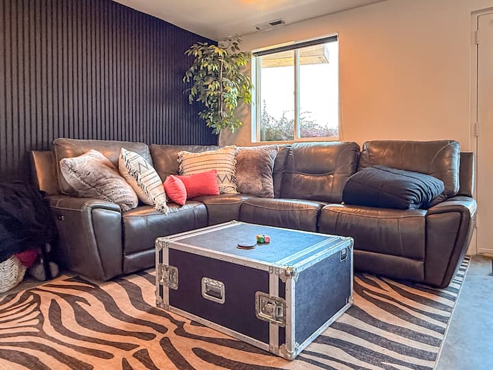 Artsy 1br + Add-on Warehouse - Boise, ID