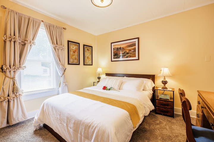 A2-queen Bed +Washer+dryer+garden+ Air Purifier - Rochester, NY