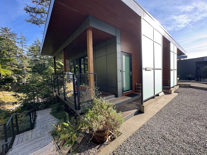 Rainforest View 2bed W/ Fireplace And Terrace - Ucluelet