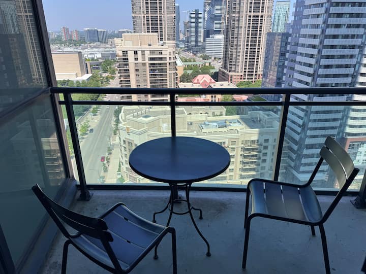 Modern Apartment Near Square One - Mississauga