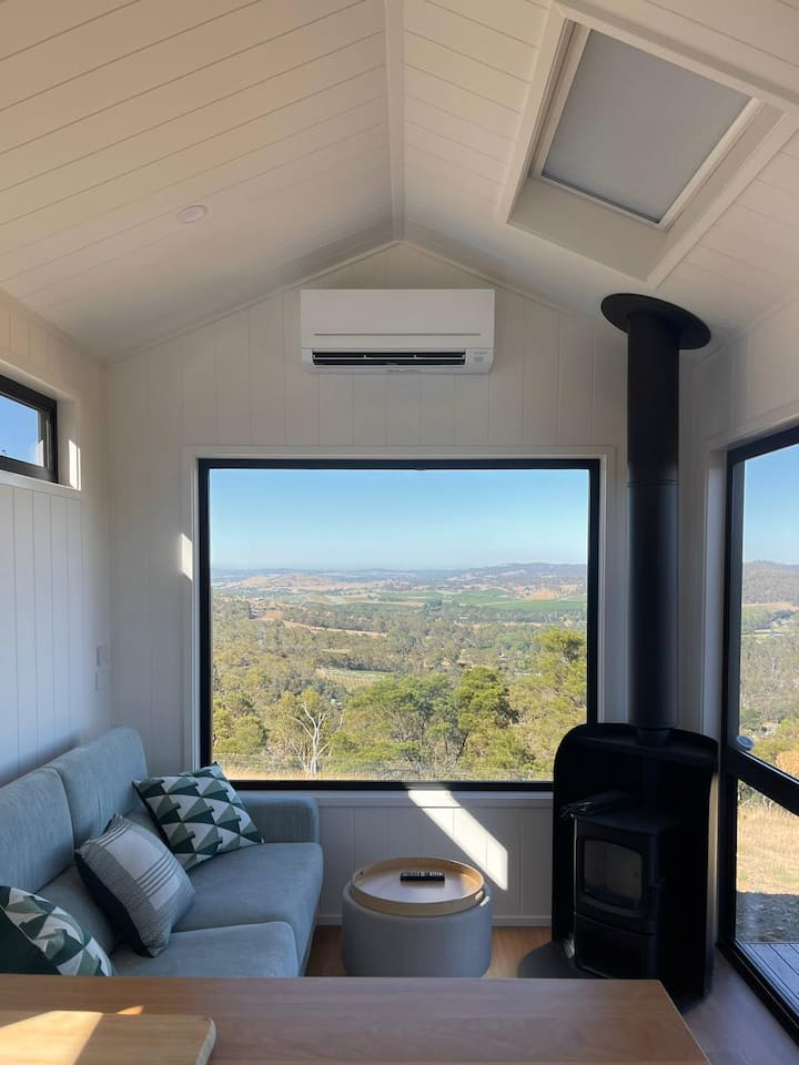 Yarra Valley Vista Tiny Home + Sauna & Hot Tub - Australia
