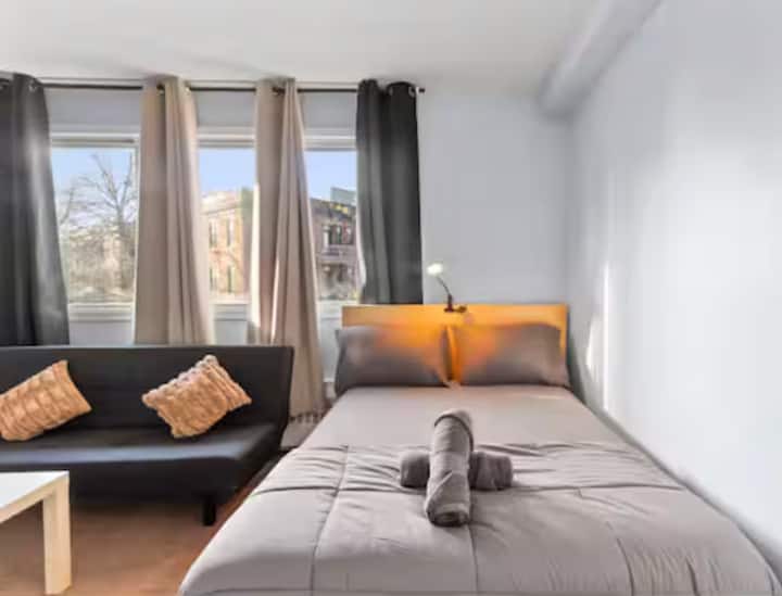 Stylish Downtown Montreal Studio - Montreal