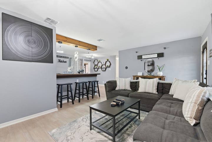 San Antonio Home Just 5 Min From Lackland Base - San Antonio, TX