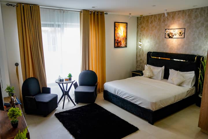 Luxe Studio |Penta Square| Dha Ph5| Self Check-in - Lahore