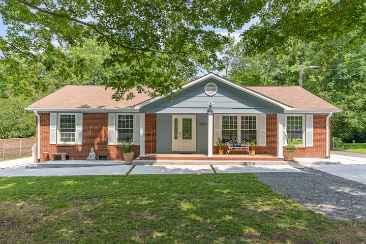 Stylish Stay Near Duke & Downtown - Durham, NC