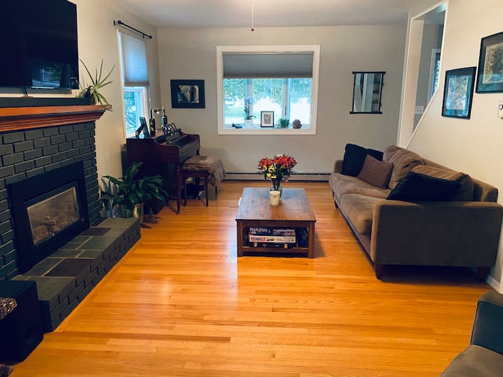 Queen-sized Room - Burlington, VT
