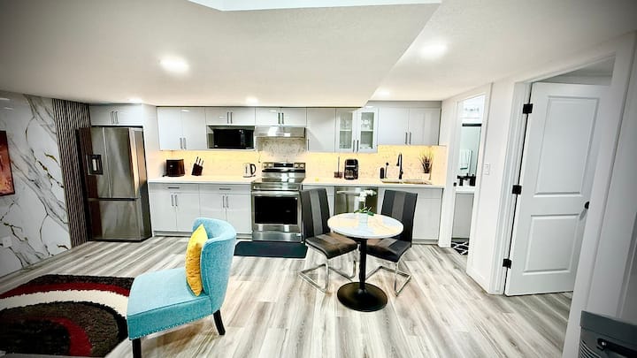 Prab's Cozy Retreat - Edmonton, Canada