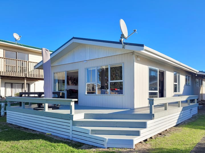 Hosts On The Coast The Lazy Jandal - Whitianga