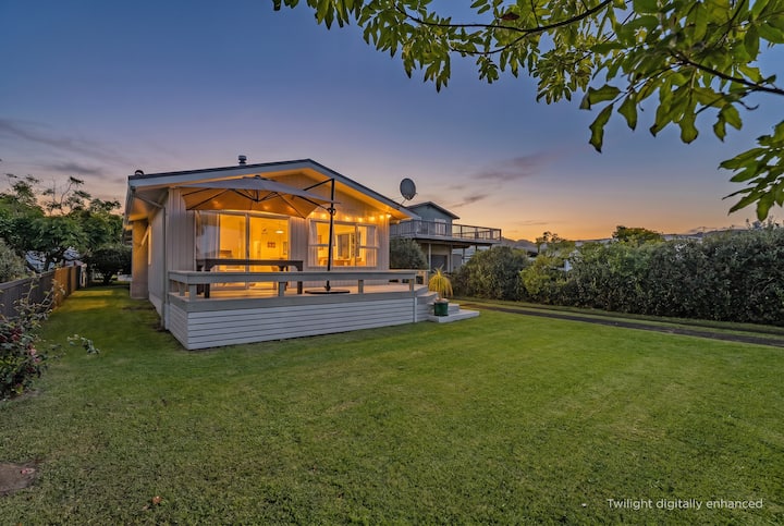 Hosts On The Coast The Lazy Jandal - Whitianga