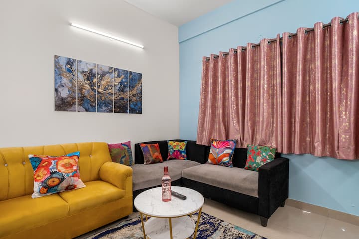 303 Woods 2bhk Lift, Koramangala 100feet Road - Bengaluru