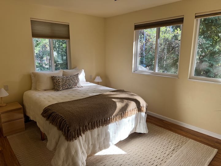 Quiet Cottage In The Woods Near Town - Grass Valley, CA