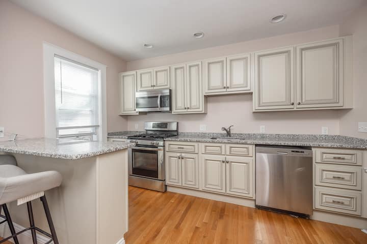 2 Bed 1 Bath Deleaded Apt - Norwood