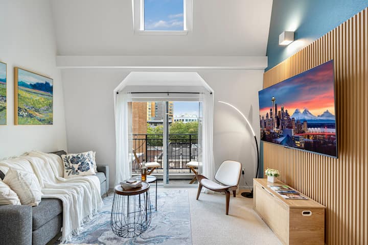 Designer Penthouse | Needle View | Prime Location - Magnolia - Seattle