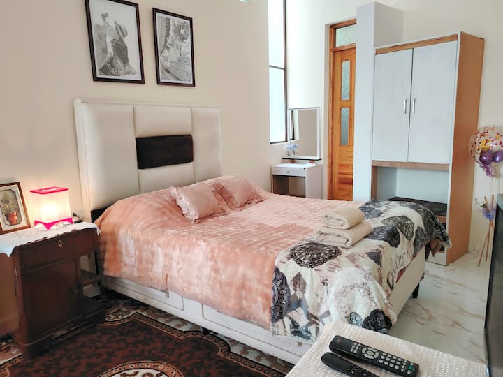 Monoambiente Funcional, Cocineta, Azotea Con Vista - Sucre