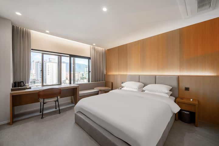 디럭스 더블 - 타워뷰 - Daegu