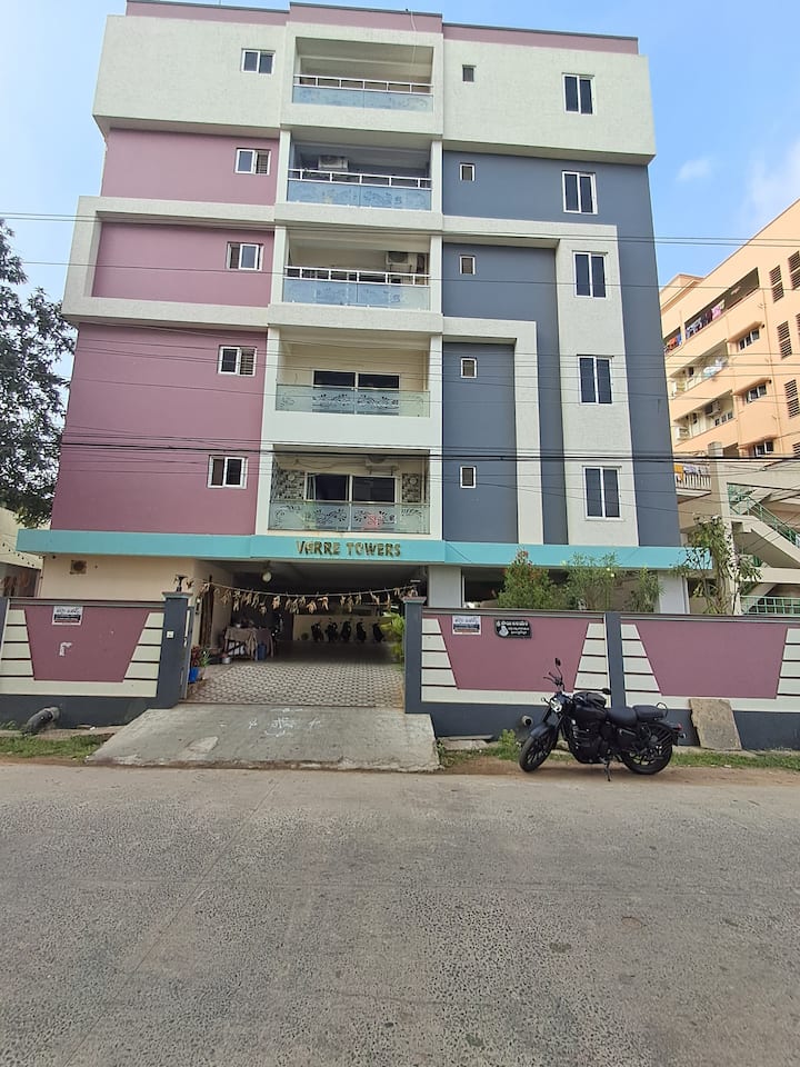 1550sft,3bhk Flat, 3ac Bedrooms - Eluru