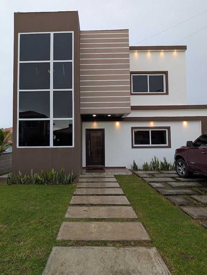 Modern Townhouse W/ Beach Access - Puerto Cortés