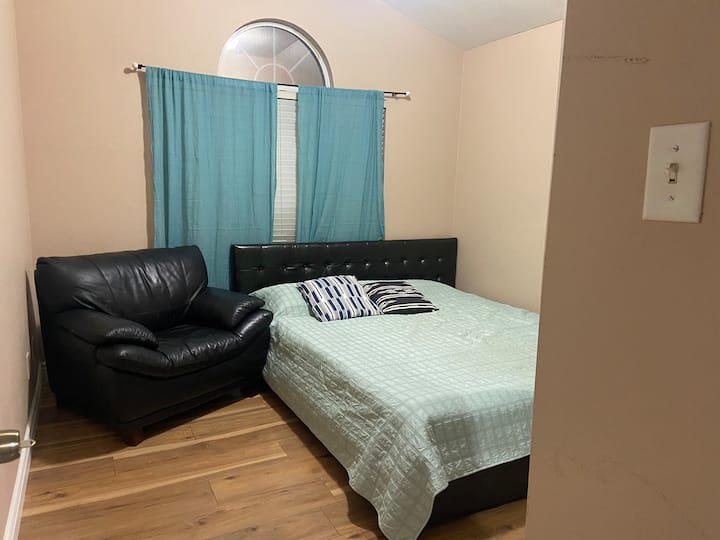 Separate Entry Room In A House - Round Rock, TX