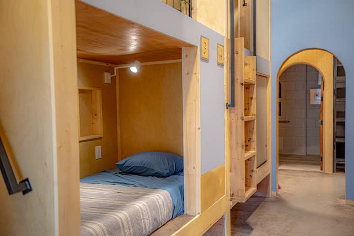 730 State Street Hostel In Sb - Santa Barbara, CA