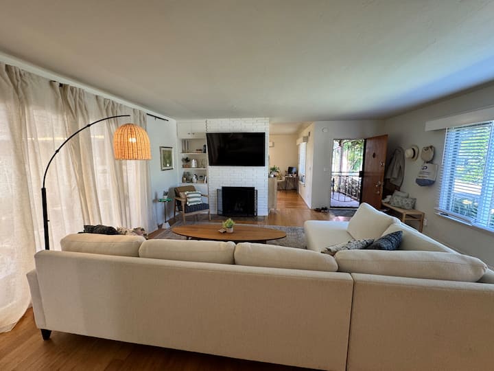 Unfurnished Or Furnished Beach House. - Newport