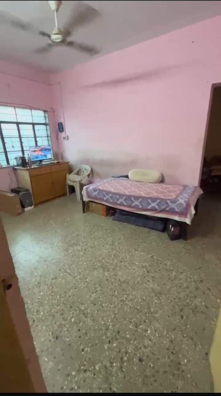Work-friendly Flat W/ Wifi - Ahmednagar
