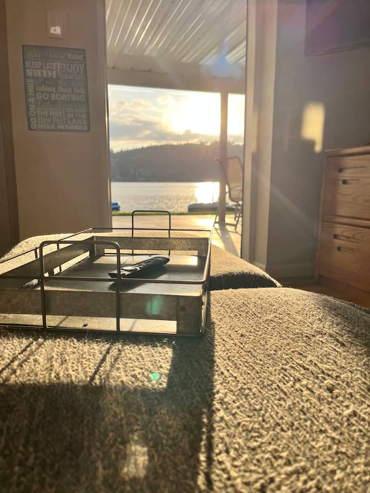 Water’s Edge Sunset Escape - Mount Vernon, WA