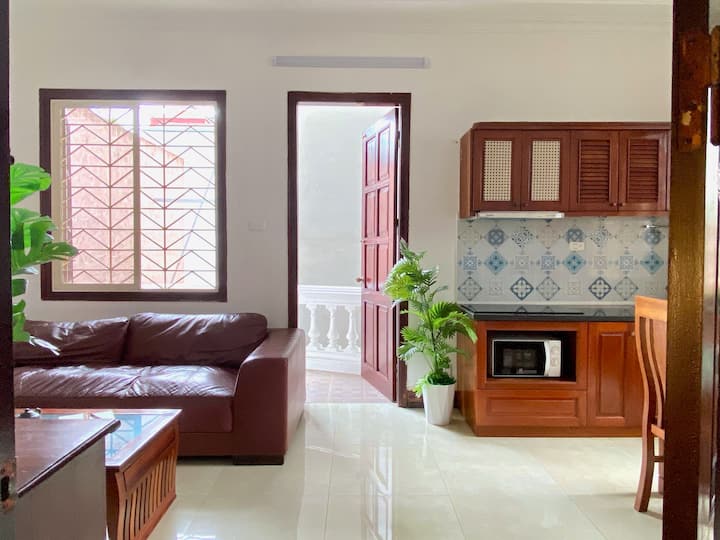 Bright 1br Apt 43m² With Balcony In Ba Dinh Center - Hanoi