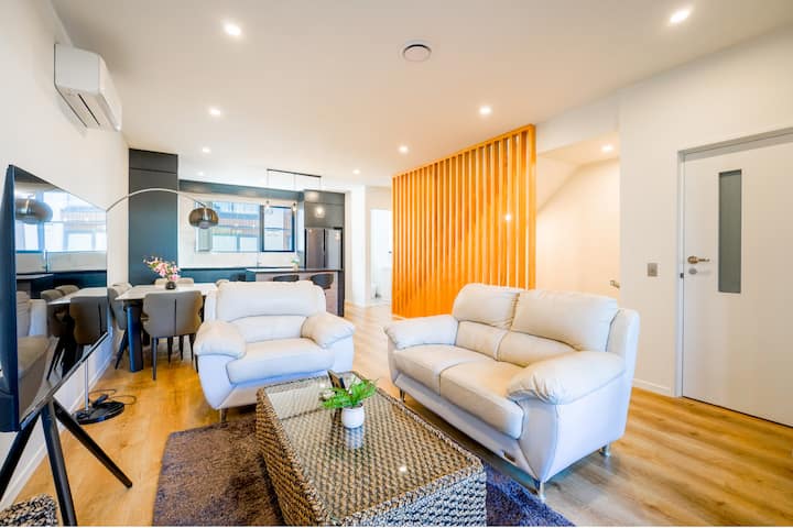 4 Bedrooms Modern Coastal Retreat Near Devonport - Auckland
