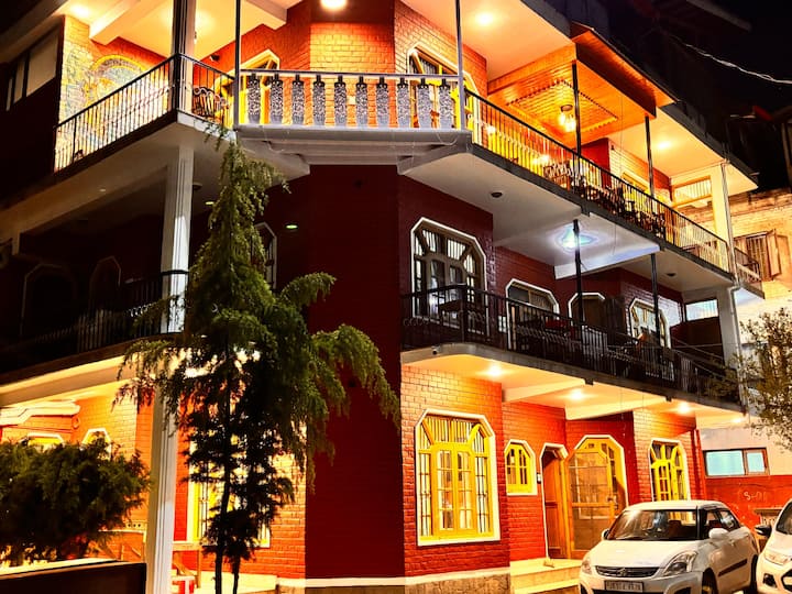 3 Bhk | 2 Minutes Walk From Dal Lake - Srinagar