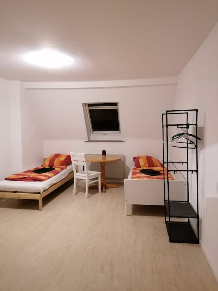 Zweibettzimmer (Selbstversorgerhaus) - Aschaffenburg