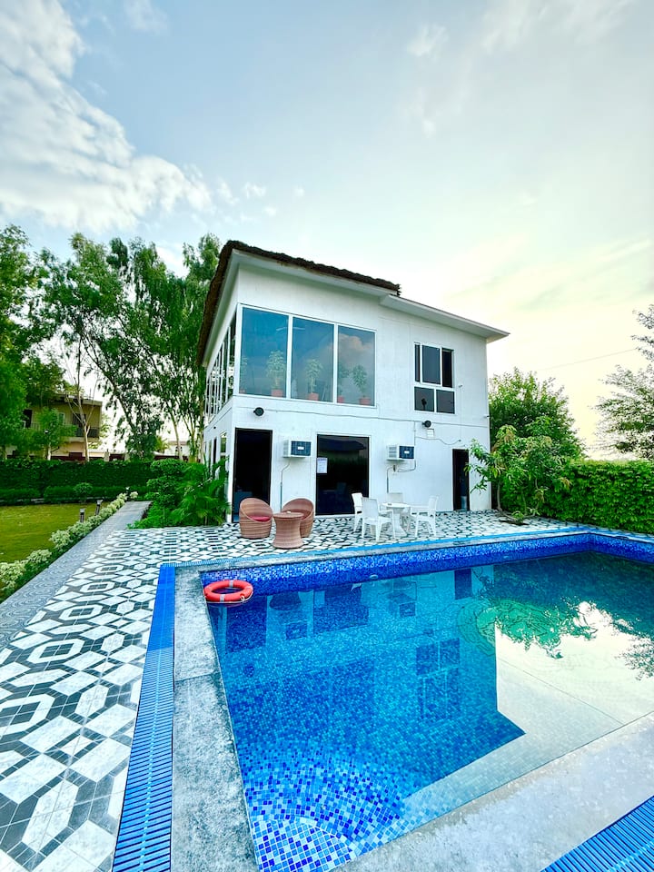 3-bhk Farmhouse With Private Pool, Garden - Noida