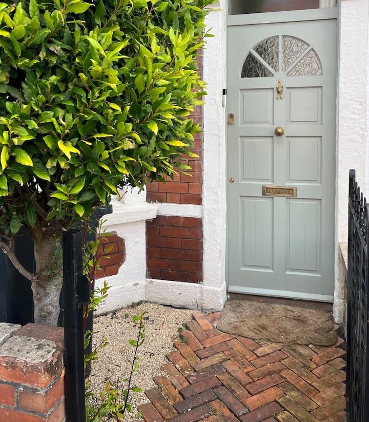 The House With The Fox Knocker - Bristol